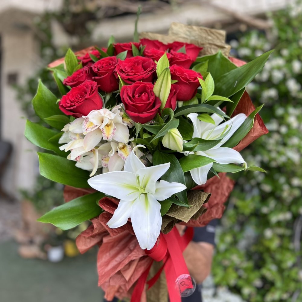 Red flower bouquet store